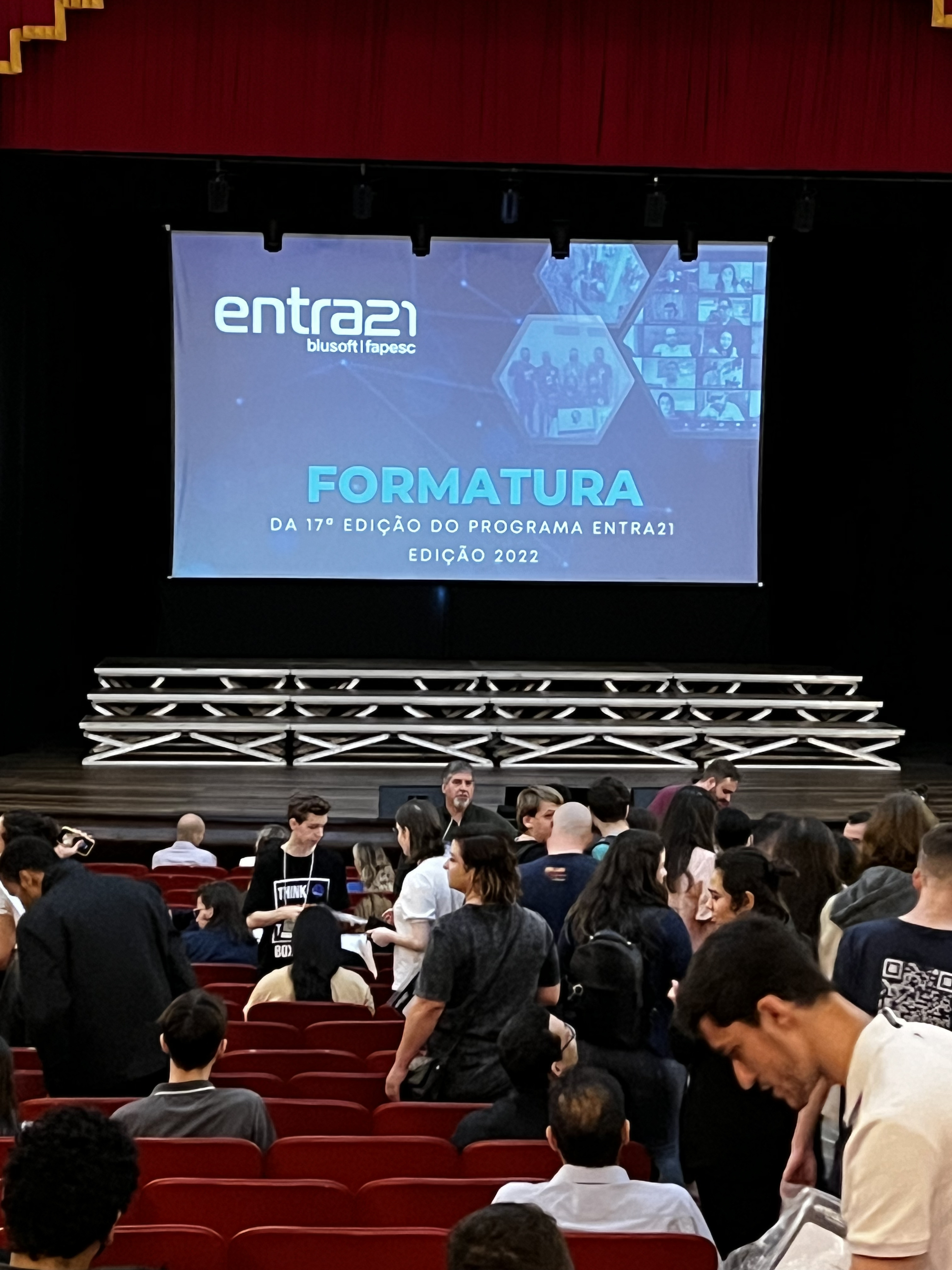 Noticenter - Programa Entra21 libera dossiês dos alunos gratuitamente a empresas