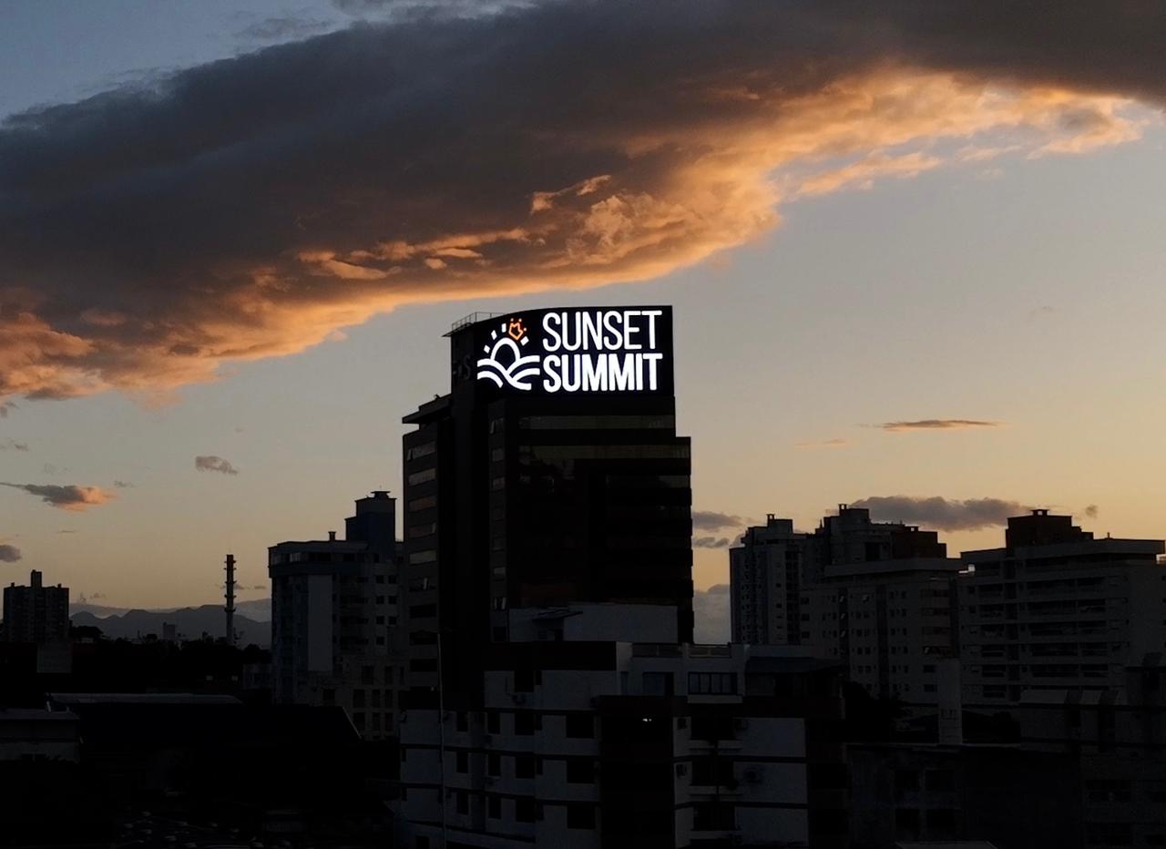 Noticenter - Fundador da XP participa do Sunset Summit, em Florianópolis