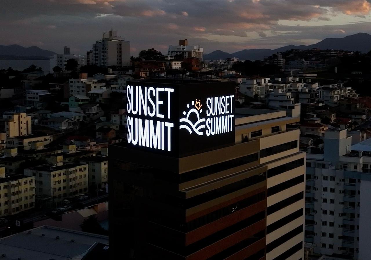 Noticenter - Fundador da XP participa do Sunset Summit, em Florianópolis