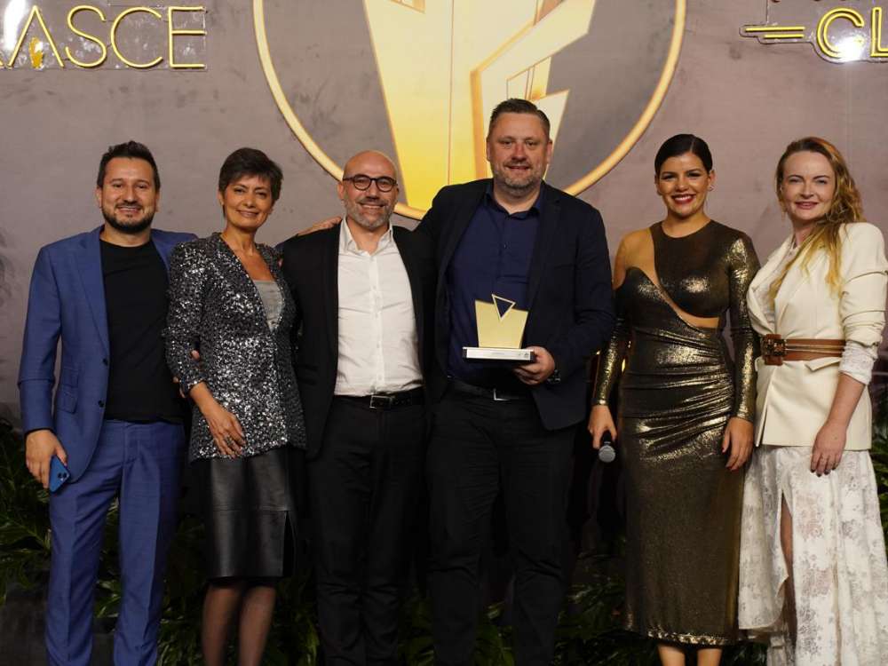 Jornal de Blumenau - Almeida Junior recebe ouro no Prêmio Abrasce 2024